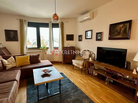 2BR Flat with Terrace and Great Light