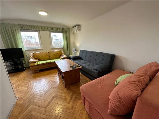 Predivan dvoiposoban 56m² – Braće Jerković, park