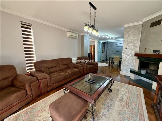 Bežanijska kosa | 220 m² | Kuća sa dvorištem