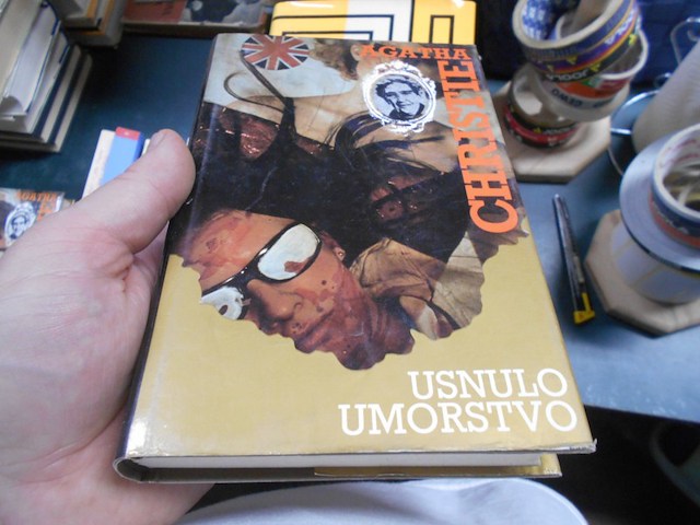 Agatha Christie - Usnulo umorstvo