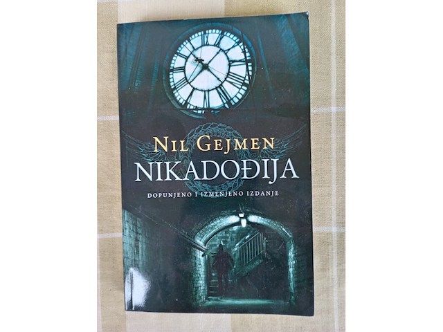Nikadodjija. Nil Gejmen