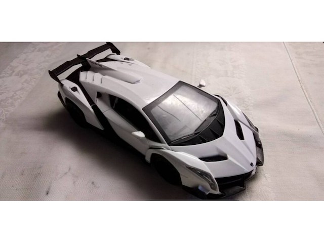 Na daljinski Lamborghini 2,4 GHz. razmera  tj.20 cm.u a