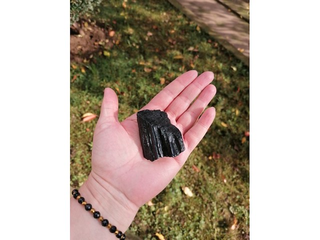 Crni turmalin za zaštitu prostora i ličnu zaštitu