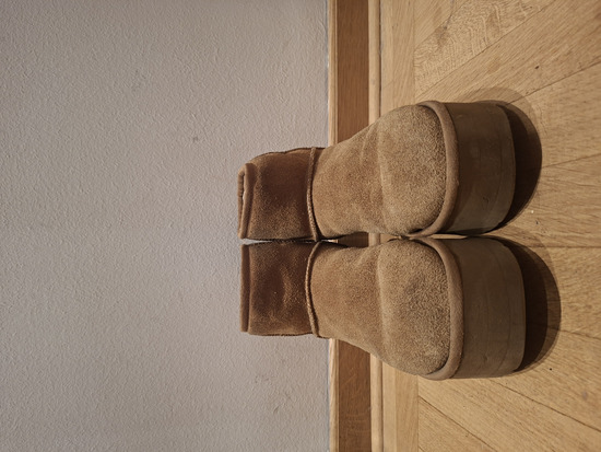 Ugg chestnut čizme na platformu