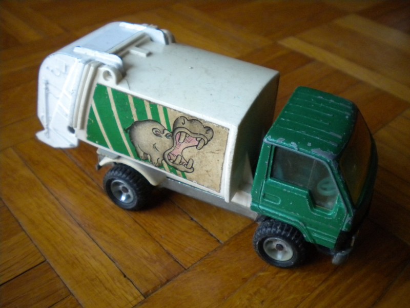MAJORETTE Hippo Garbage Truck 1:35 Toyota