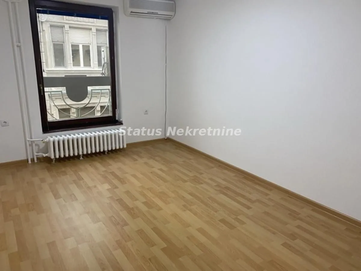 Izdavanje, jednosoban stan, 33m², Centar, Novi Sad