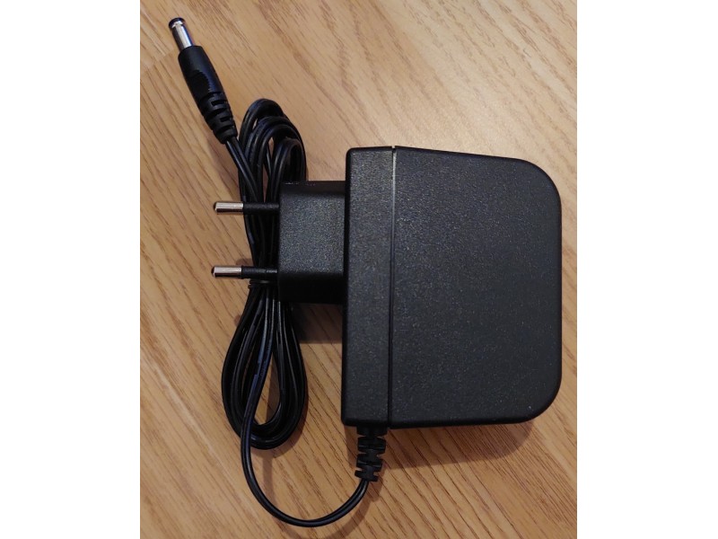 DVE Punjač Adapter 12V 2.25A (5.5x2.1)