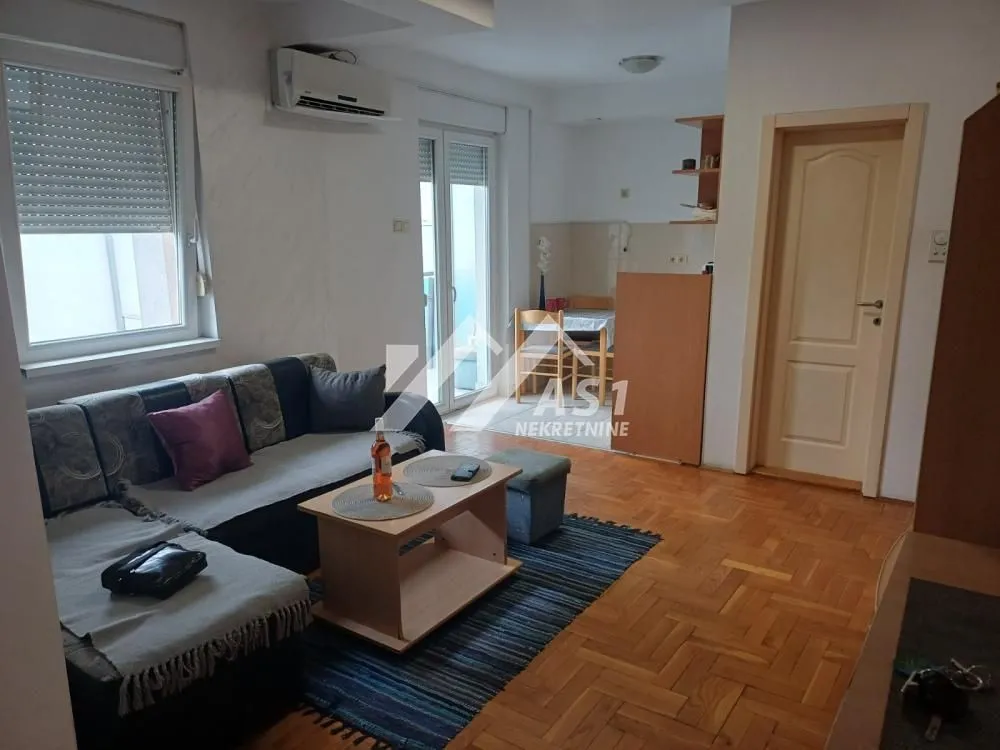 Izdavanje, jednosoban stan, 43m², Centar, Novi Sad