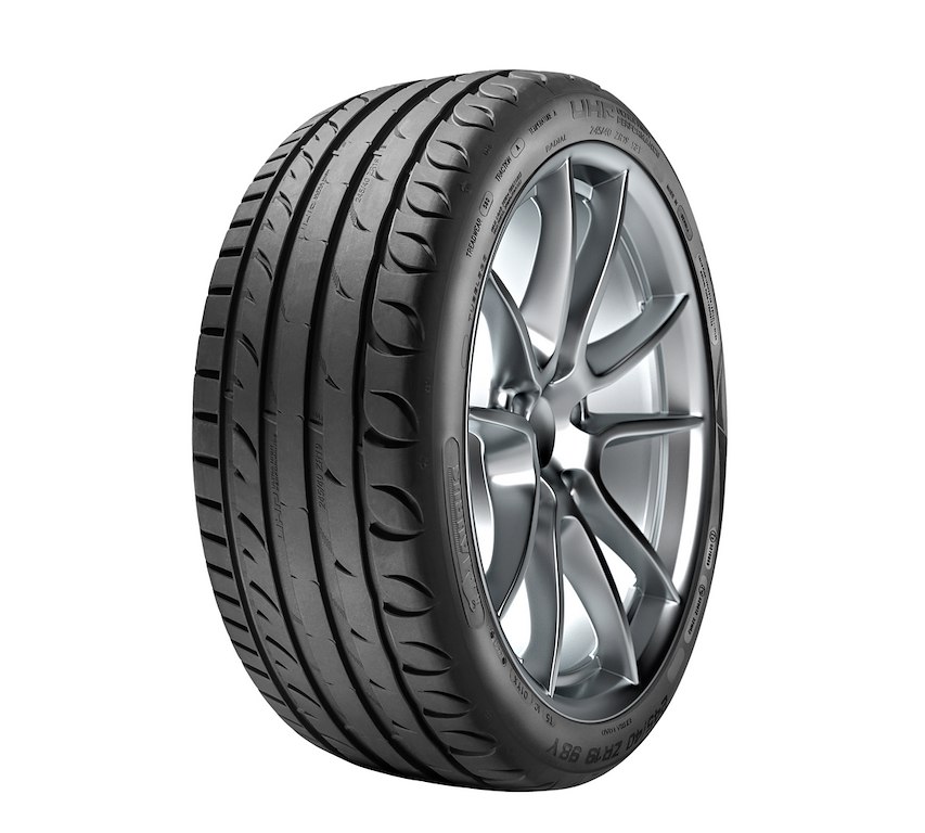 TAURUS 215/55R17 XL 98W