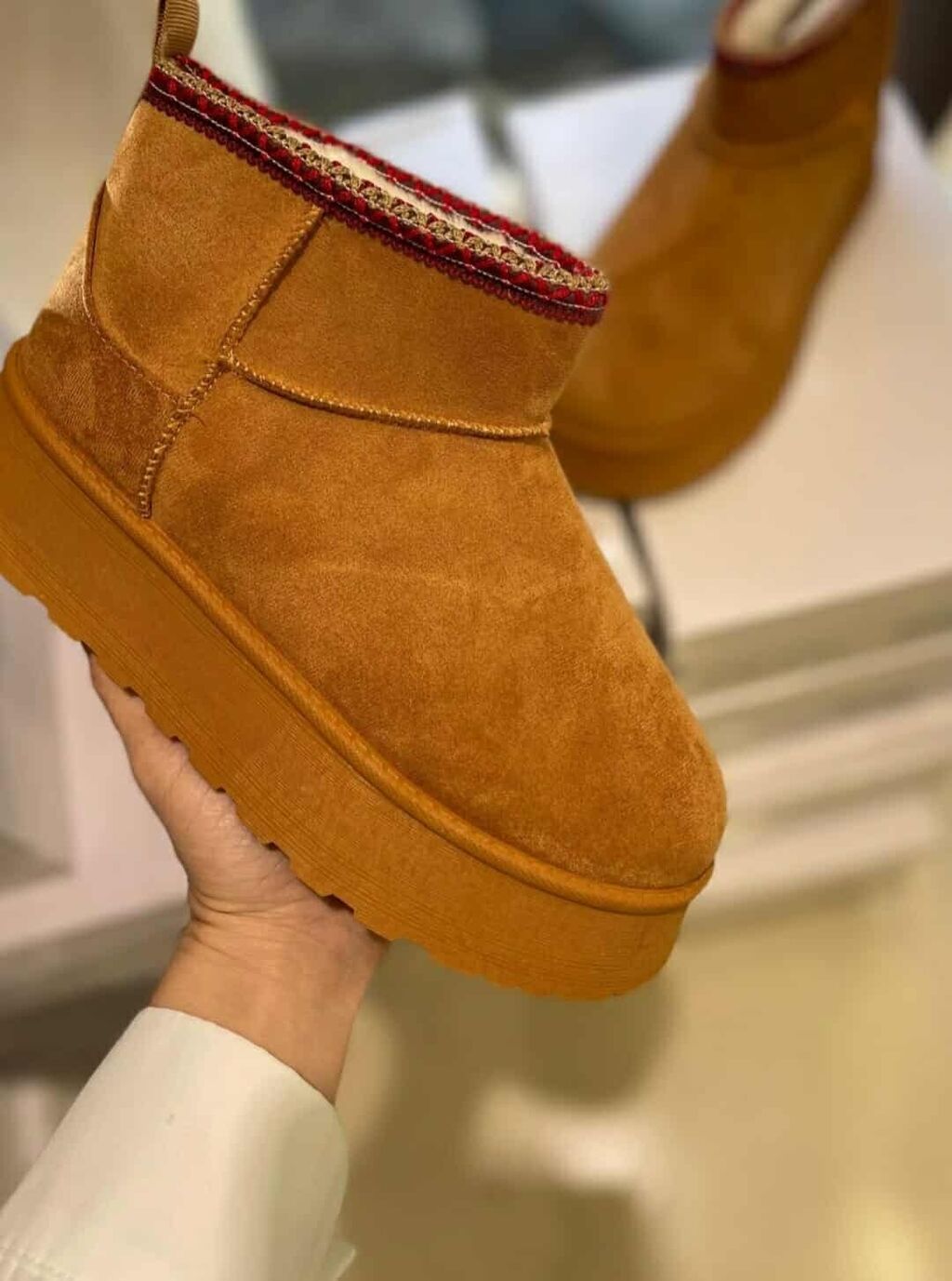 UGG cizme.36-41.Cena 2900 din