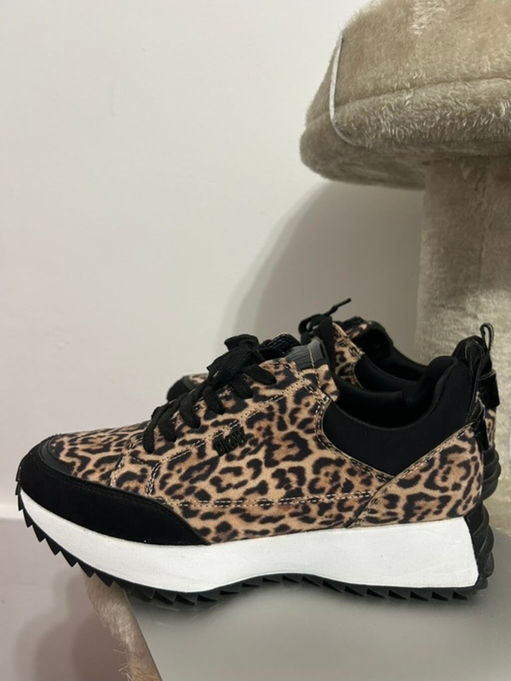 Ženske patike DKNY sa leopard printom Nošene samo jednom na svadbi