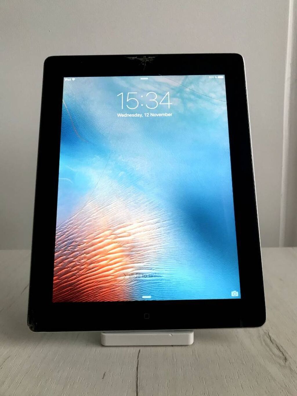 IPad 2 - 16GB ⚙️ Info: - Sve funkcioniše normalno - iCloud