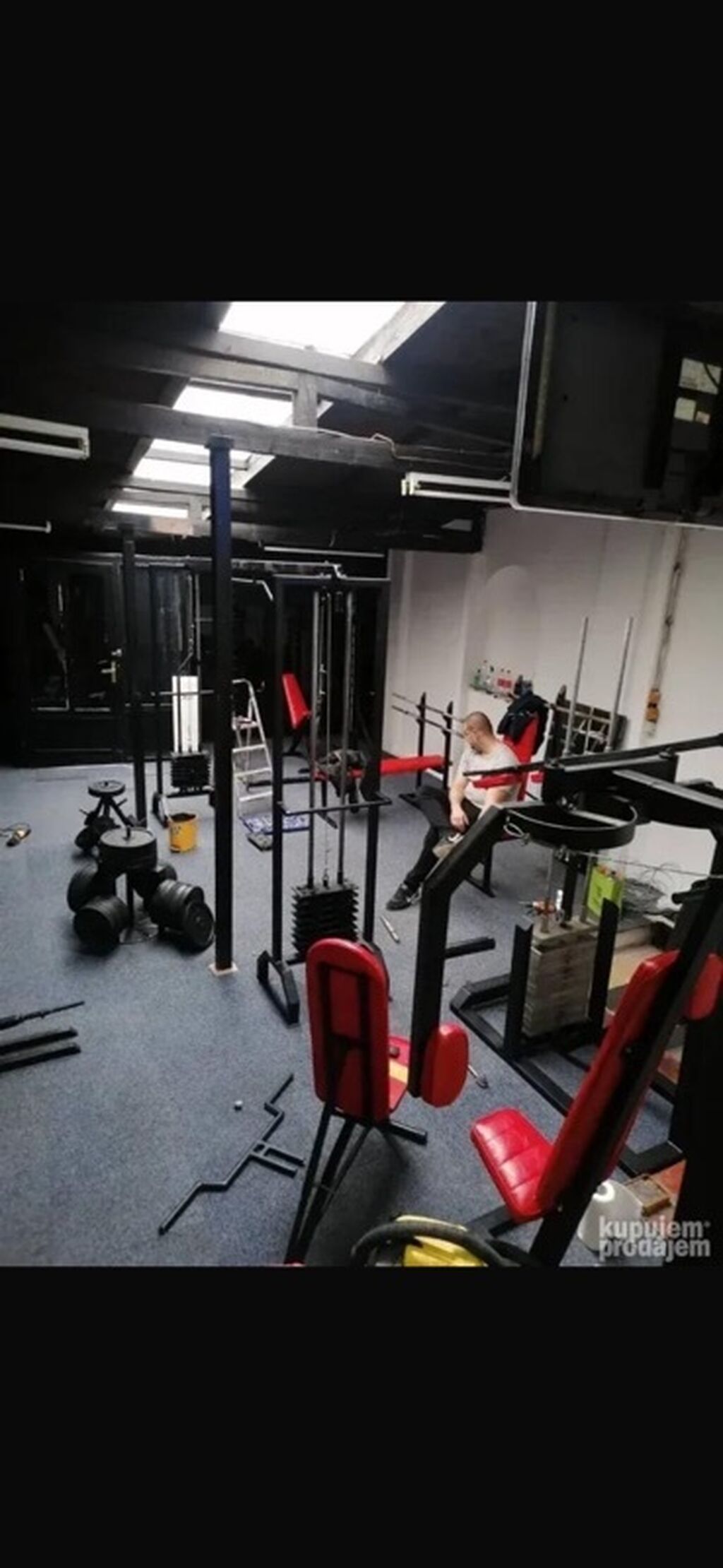 Kompletna oprema za teretanu/fitnes studio - Više profesionalnih