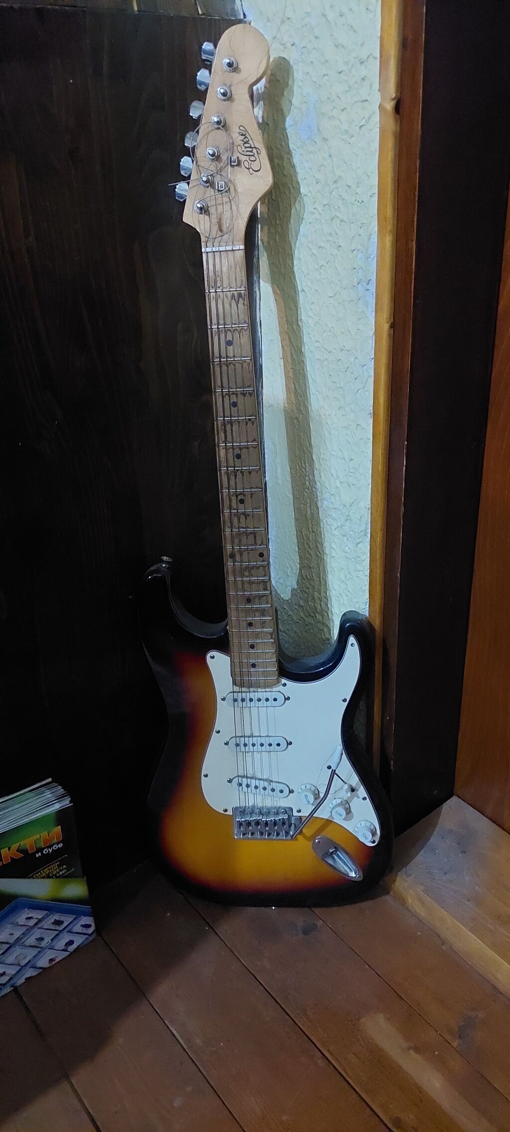 Električna gitara u Stratocaster stilu – brend Eclipse. - Telo sa