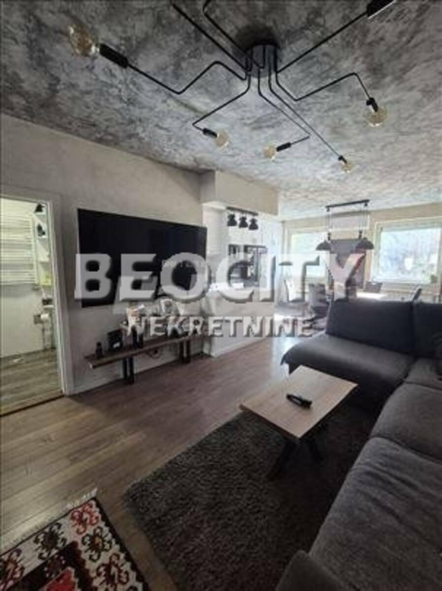 Voždovac, Autokomanda, Esad Pašina, 4.0, 100m2, 1500EUR