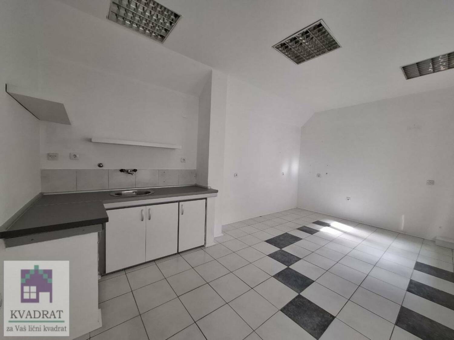 IZDAVANJE! Poslovni prostor 35m², ŠIRI CENTAR, Obrenovac - 300€