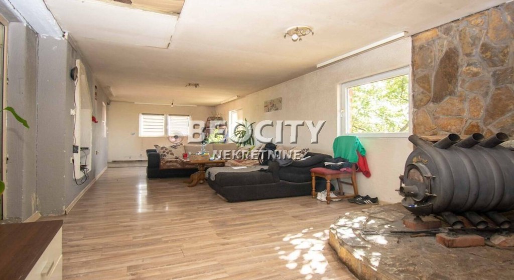 Surčin, Petrovčić, Braće Ljubinković, 8.0, 330m2, 250000EUR