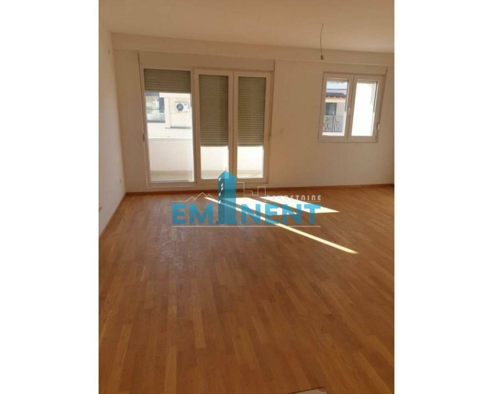 Voždovac, Lekino brdo, Pašmanska, 4.0, 101m2, 1100 EUR