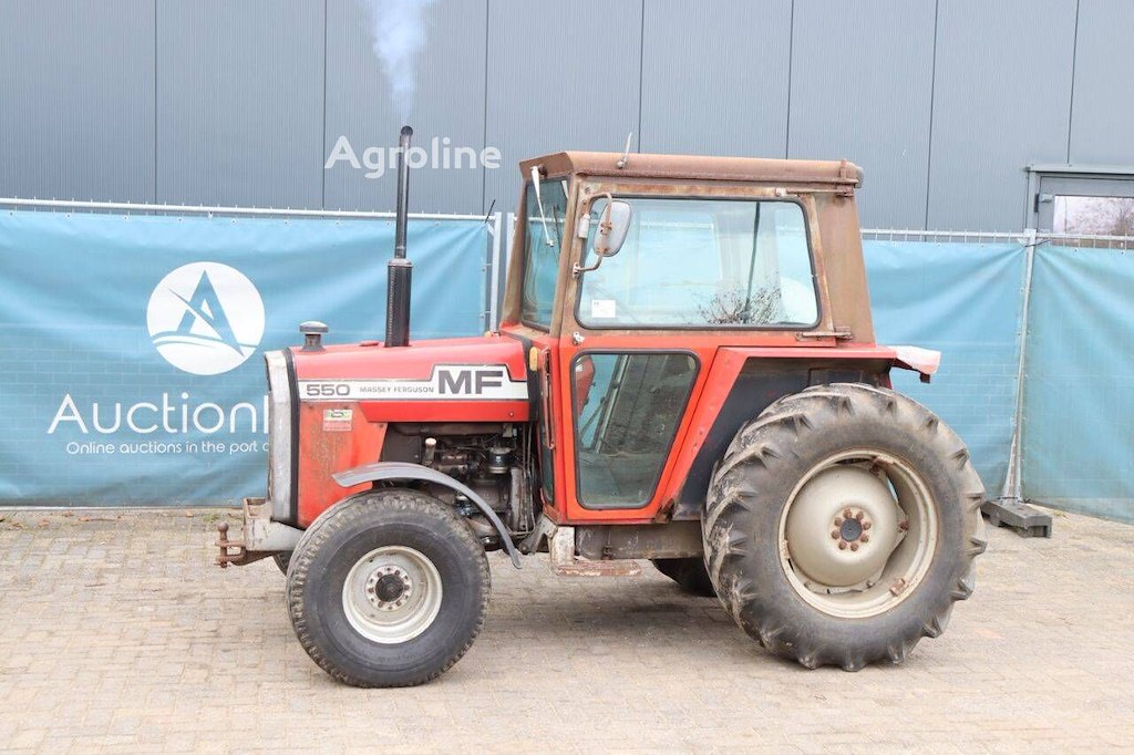 Prodaje se Massey Ferguson 550 traktor točkaš na aukciji