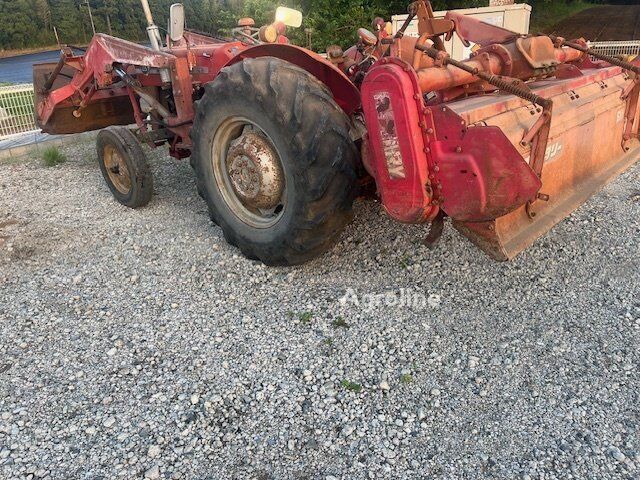 Massey Ferguson TRACTOR(Massey Ferguson) traktor točkaš