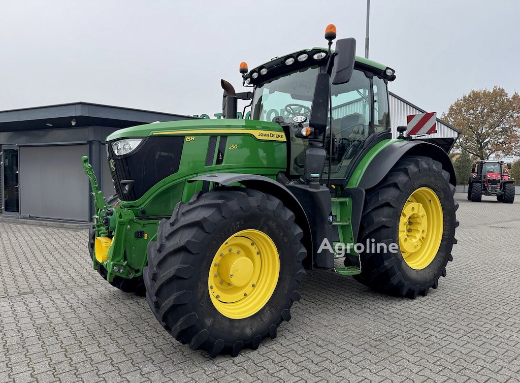 John Deere 6R250 traktor točkaš