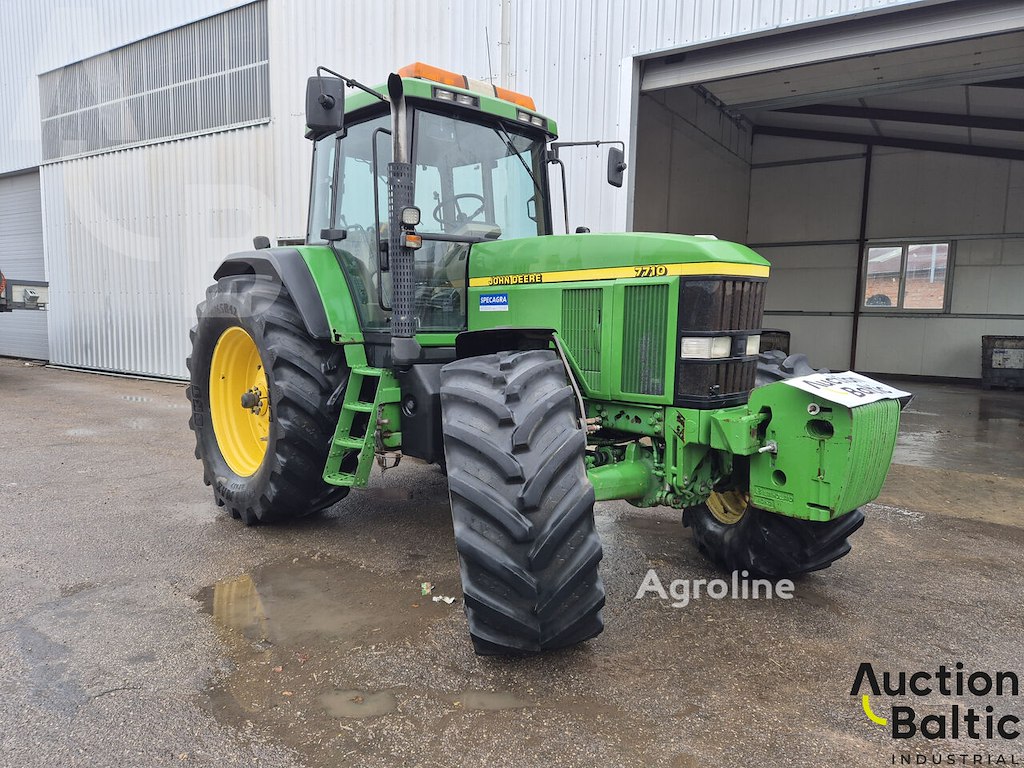 Prodaje se John Deere 7710 traktor točkaš na aukciji
