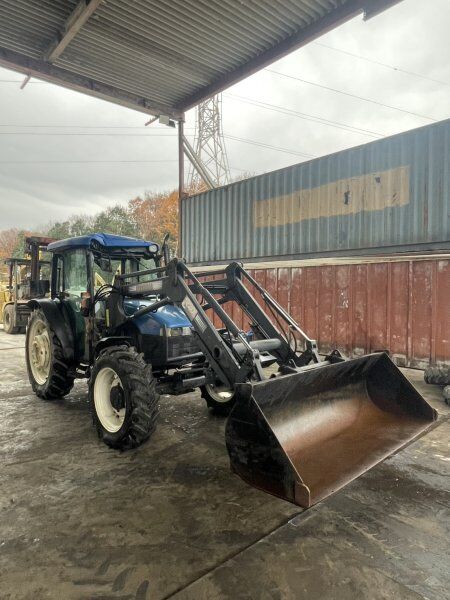 New Holland TRACTOR(NEW HOLLAND) traktor točkaš