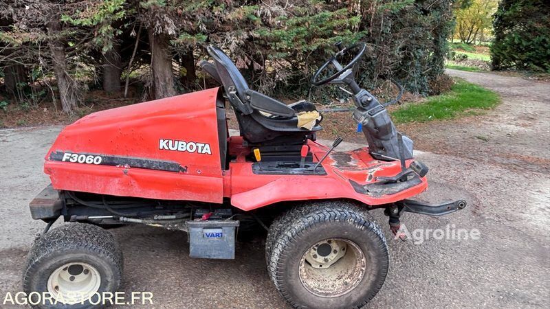Prodaje se Kubota F3060 traktor kosilica na aukciji