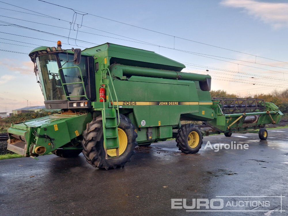 Prodaje se John Deere 2064 kombajn za žito na aukciji