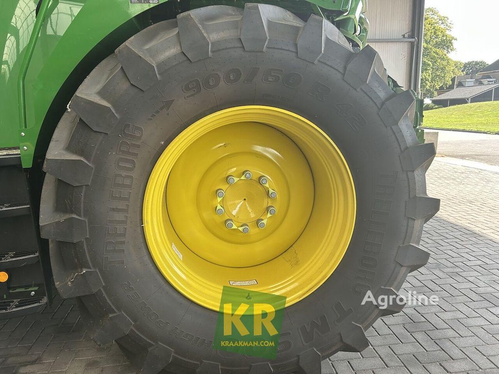 John Deere 8400 krmni kombajn