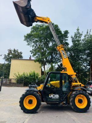 JCB 527-58 AGRI PLUS poljoprivredni utovarivač