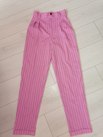 Elegantne pantalone na crtu
