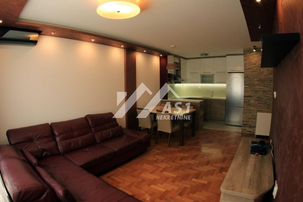 IZDAJE SE STAN NA ROTKVARIJI-parking mesto-pet friendly ID#4338 800 €