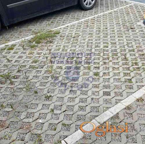 Prodaje se parking mesto u dvoristu zgrade na Grbavici 13m2
