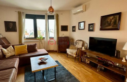 2BR Flat with Terrace and Great Light