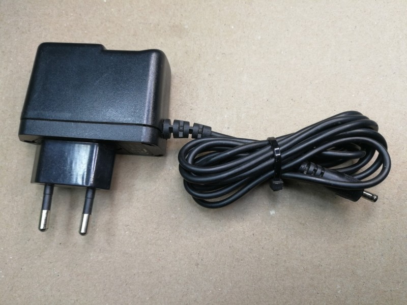 Adapter 12V --- 0,5A