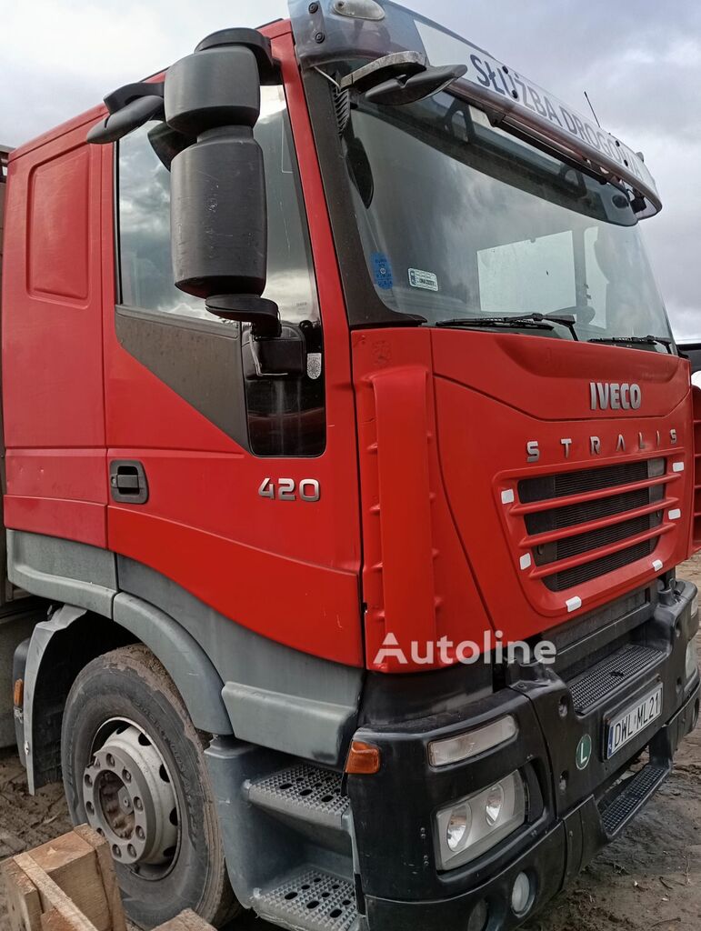 IVECO Stralis 420 kamion s ravnom platformom