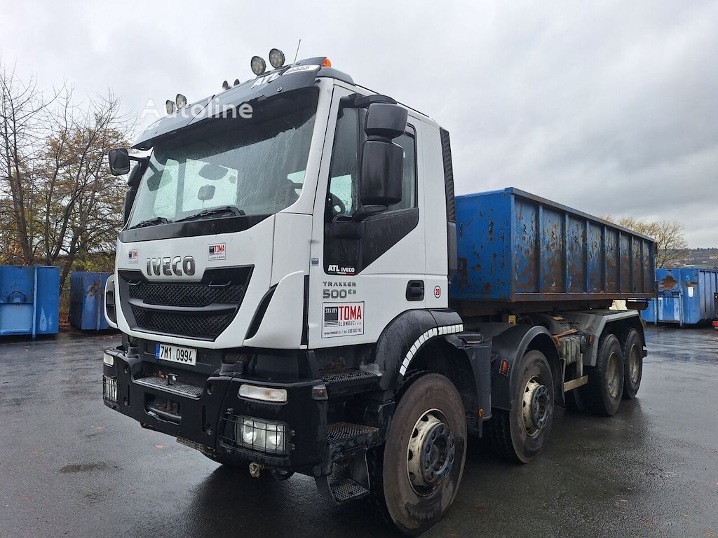 Prodaje se IVECO TRAKKER 500 8X4 rol kiper sa kukom na aukciji
