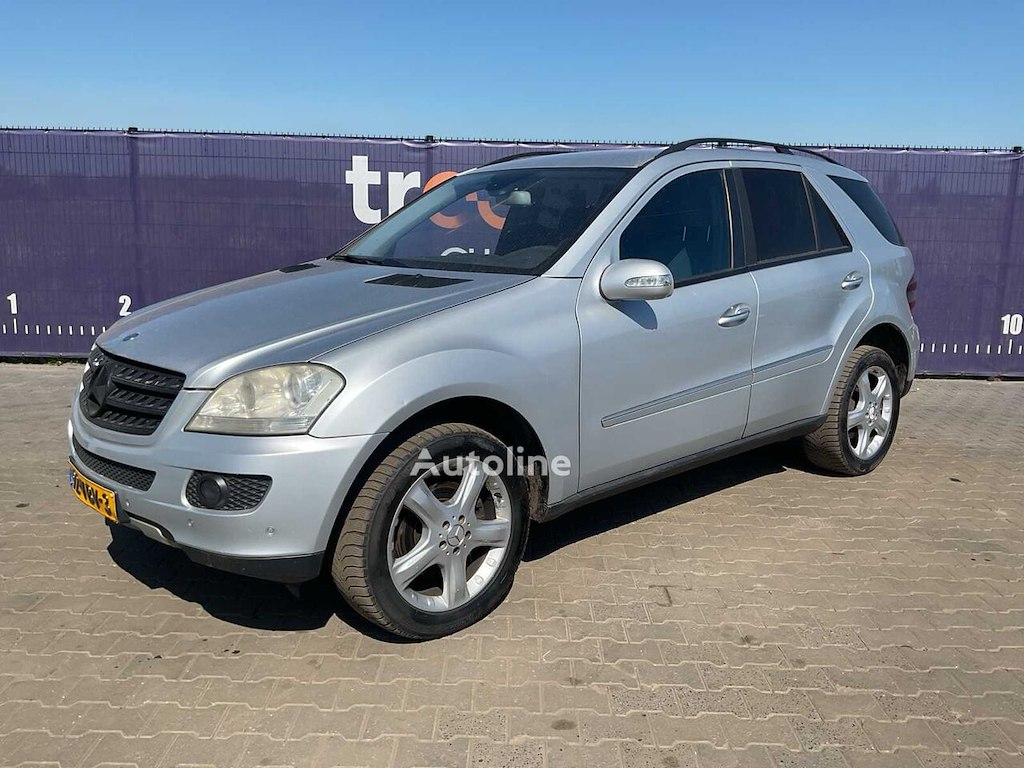 Prodaje se Mercedes-Benz ML 320 kamion furgon < 3.5t na aukciji