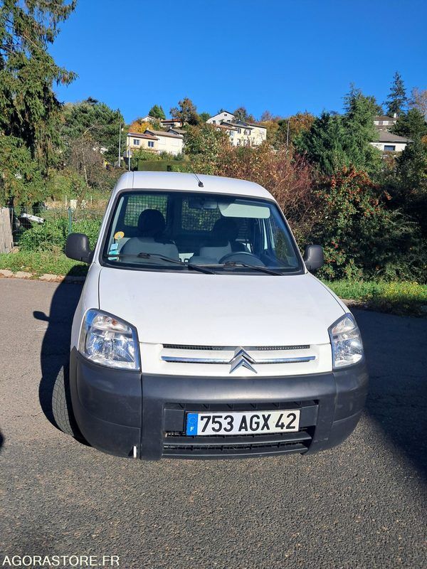Prodaje se Citroen BERLINGO laki furgon na aukciji