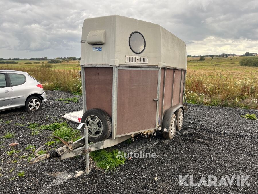 Prodaje se Heste West prikolicu za prevoz konja na aukciji
