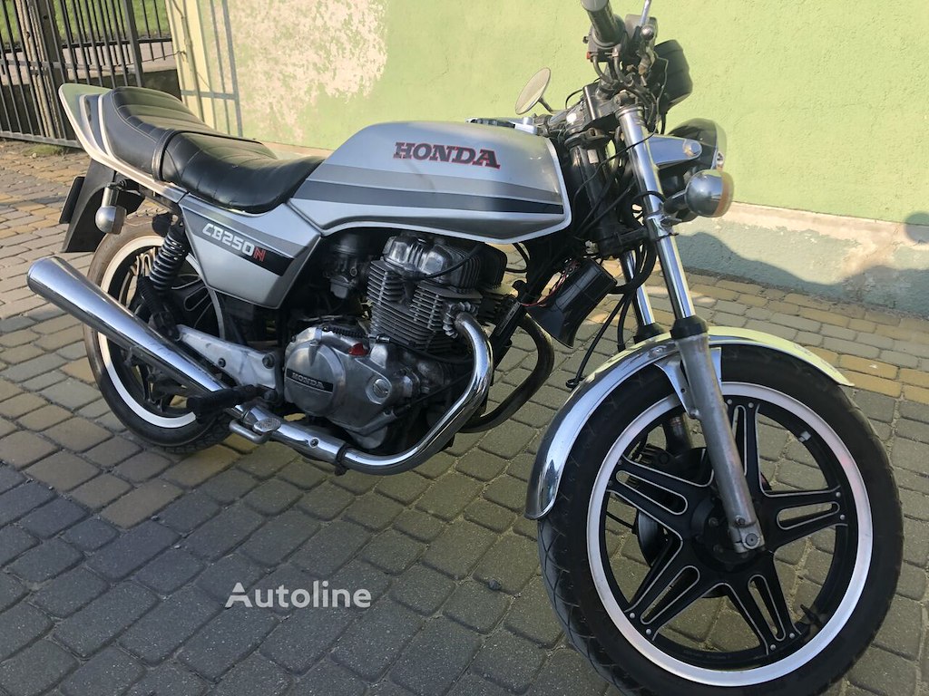Honda CB 250 N motocikl