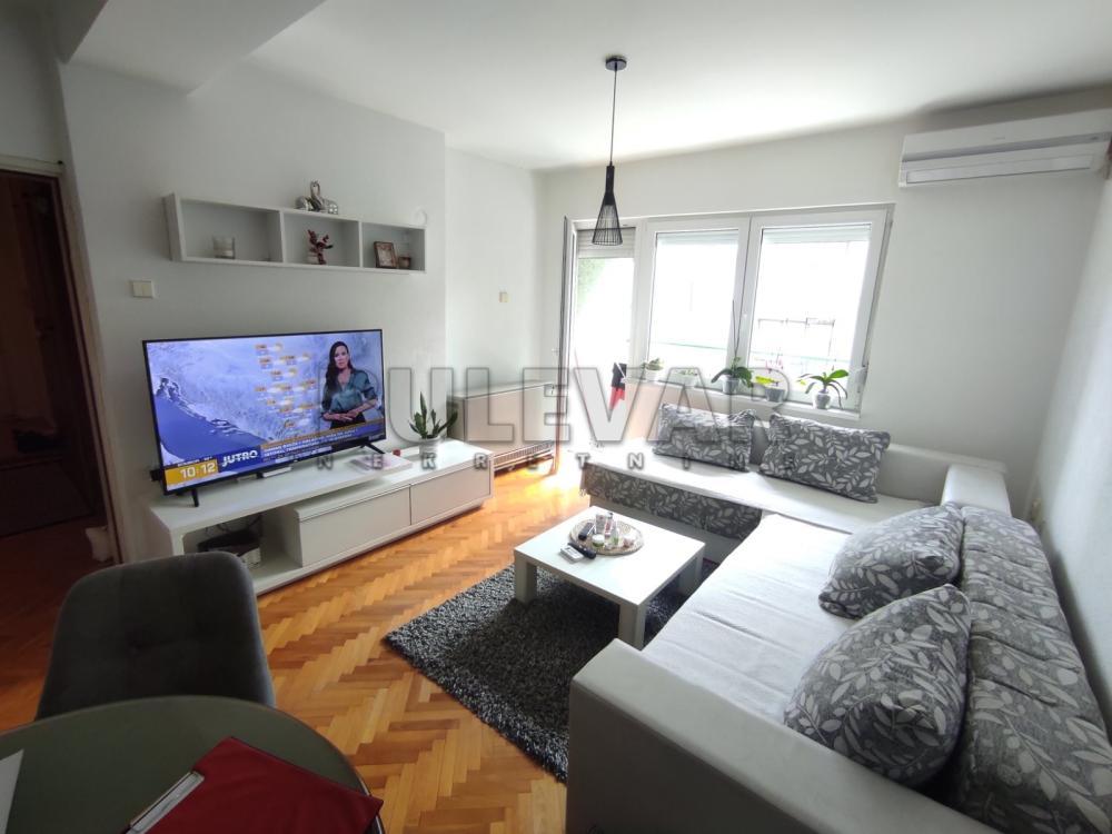 Rentgenova, Jednoiposoban stan za izdavanje, 43m2, 350€
