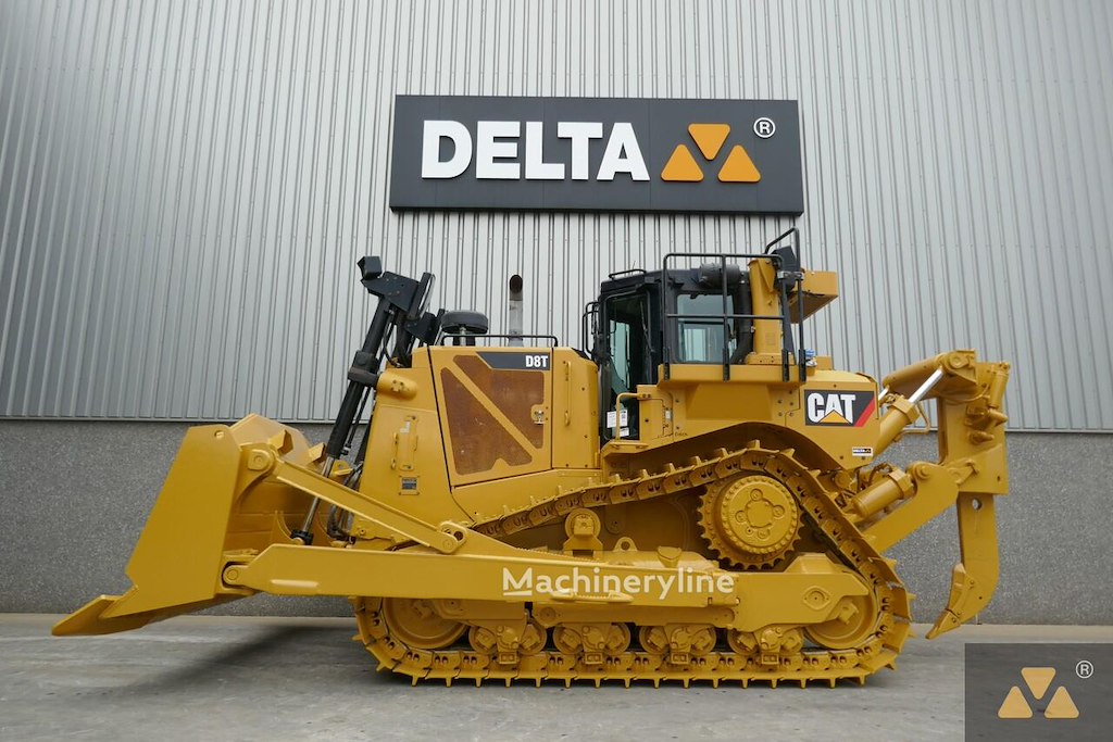 Caterpillar D8T buldožer