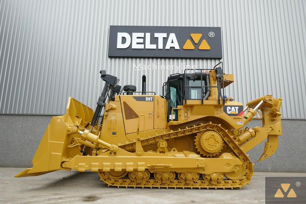 Caterpillar D8T buldožer
