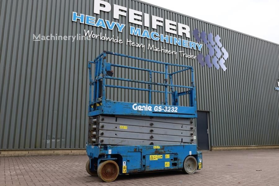 Genie GS3232 Hydraulic Outriggers, Electric, 11.75m Work makazasta platforma