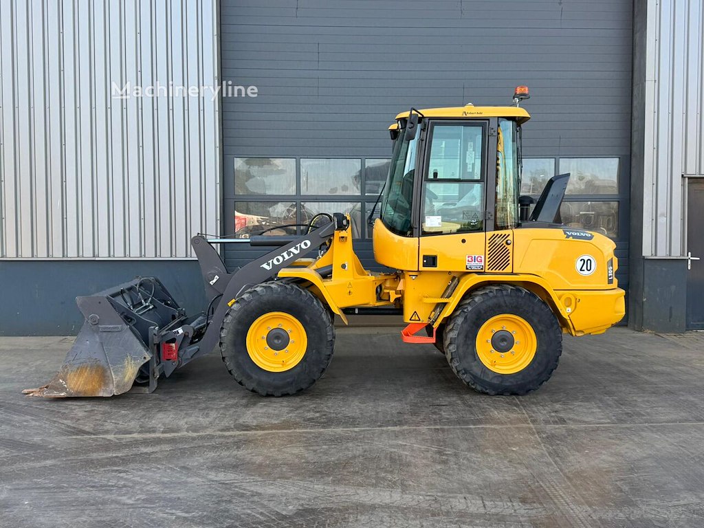 Volvo L30G prednji utovarivač