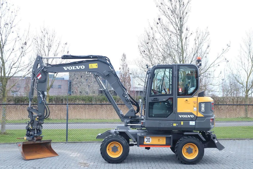 Volvo EW60E | DEMO | 30 KM/H | ROTOTILT + GRIPPER | BUCKET bager točkaš