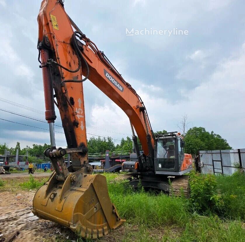 Izdajem Doosan DX360 bager guseničar