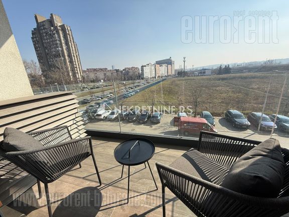 #49673, Izdavanje, Stan, BLOK 43, 1300 EUR